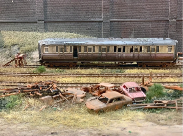 OO GAUGE COACH: Abandoned British Railways Gresley, heavily weathered ...