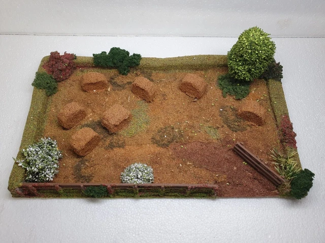 00 GAUGE MODEL Railway Layout Diorama - Farm yard with bails of straw £ ...