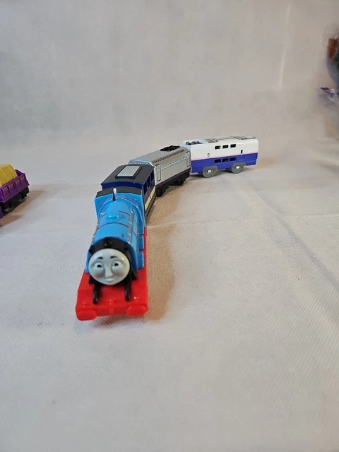 THOMAS AND FRIENDS Trackmaster Gordon Motorised Train With Tender £17. ...