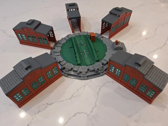THOMAS THE TANK Engine/Thomas & Friends Turntable With 5 Sheds £12.00 ...