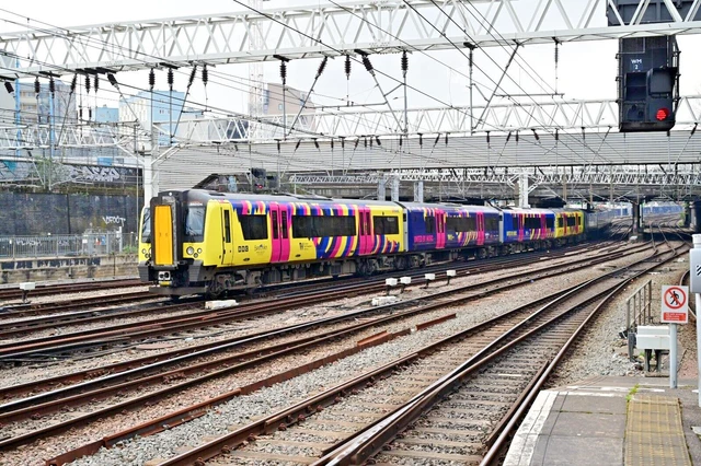 CLASS 350 NO 350104 in eurovision at london euston £1.00 - PicClick UK