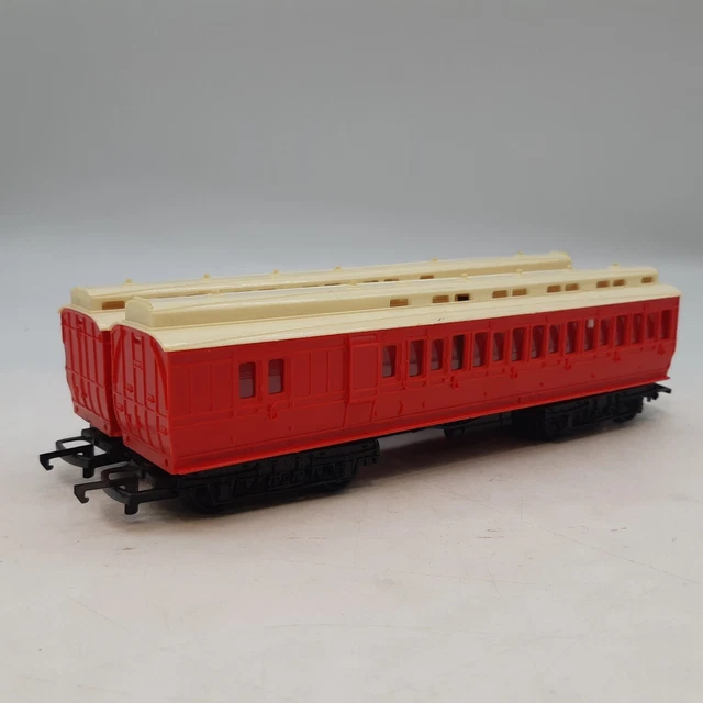 2X TRI-ANG OO Gauge Red Clerestory Brake Coaches (#H1/16) £9.99 ...