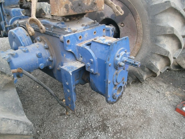 FORDSON MAJOR E27N tractor reduction drive box £150.00 - PicClick UK