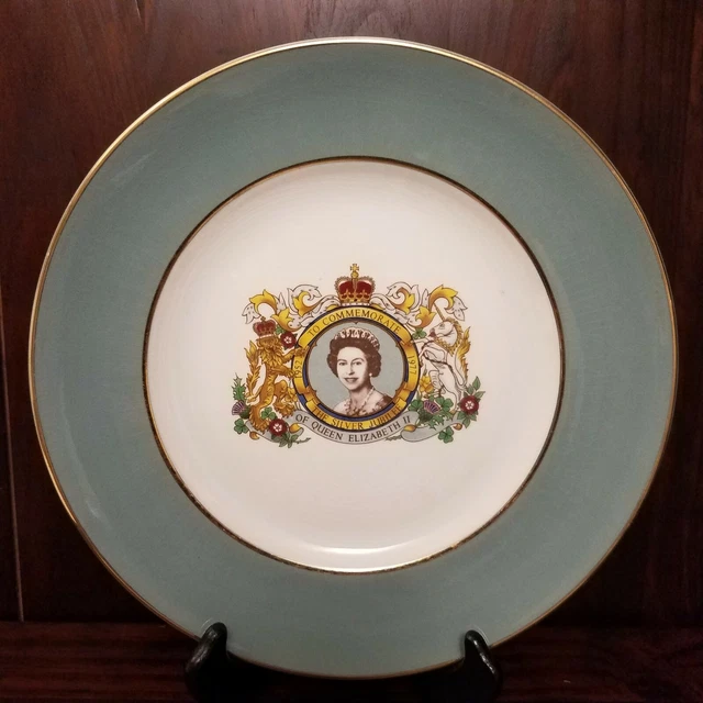 ROYAL FAMILY QUEEN Elizabeth II Silver Jubilee Plate Wedgwood Vintage 1970s 1977 $46.95 ...