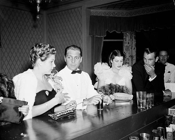 ACTOR GARY COOPER And Wife Veronica Balfe Stand A The Bar 1940S Old ...