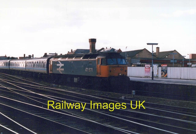 PHOTO RAILWAY 6X4 Class 47 47571 arrives at Manchester Victoria c1989 £ ...