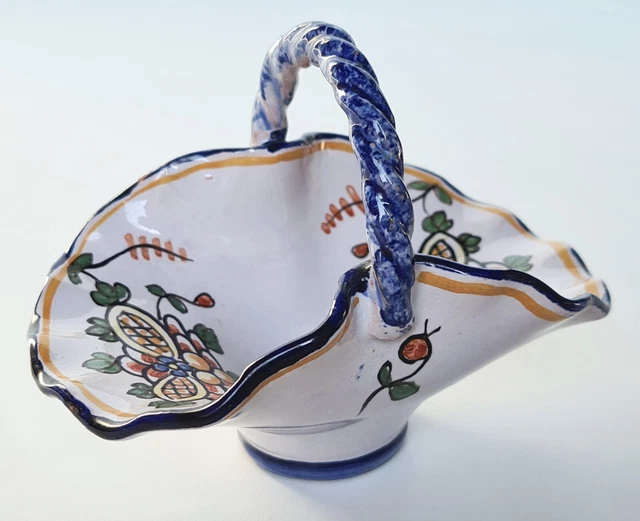 PETIT PANIER AVEC une anse torsadée en faïence de Nevers signé E ...