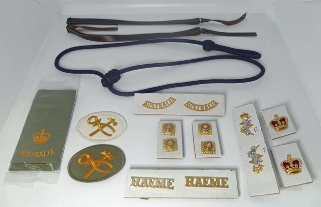 THE AUSTRALIAN ARMY vintage RAEME Corps Insignia Collar Badge Shoulder ...