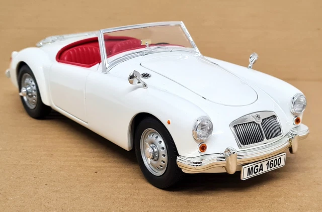 REVELL 1/18 - MG MGA Roadster In White + Soft Top Diecast Scale Model ...