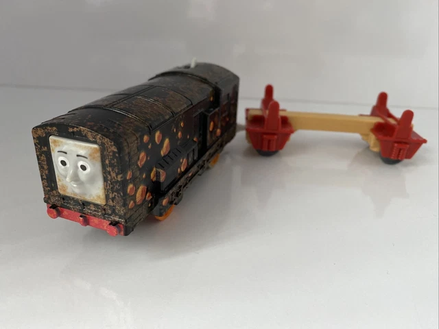 TRACKMASTER REVOLUTION THOMAS The Tank Engine Motorised Tunnel Blast ...