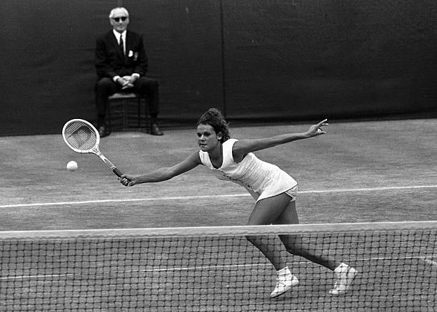 AUSTRALIA'S EVONNE GOOLAGONG On Her Way To Winning 1971 Historic Old ...
