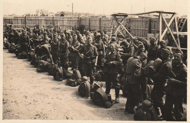 PHOTO SOLDAT ALLEMAND WW2 inspection des paquetages - 3724 EUR 1,99 ...