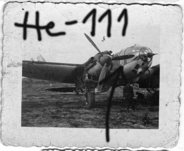 ORIG. FOTO, LUFTWAFFE Flugzeug, Heinkel He-111 Emblem Wappen Flugplatz ...