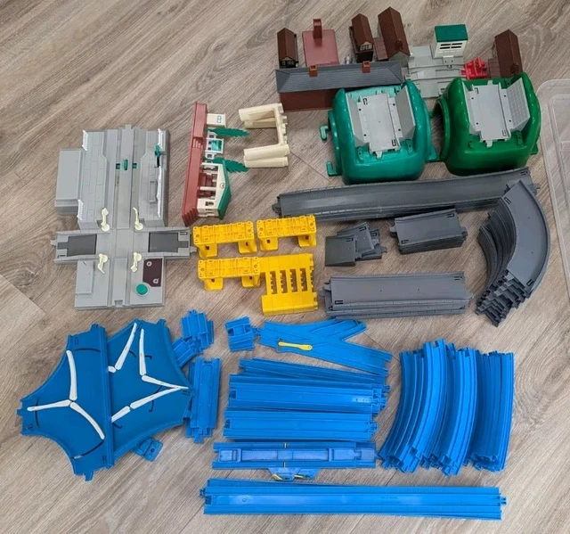 THOMAS THE TANK Engine Friends Trackmaster Tomy Road Track Bundle £30. ...