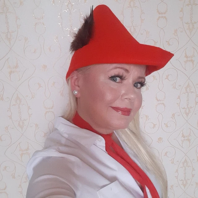 RED POINTED MEDIEVAL archer hat Robin Hood peasant fancy dress costume ...