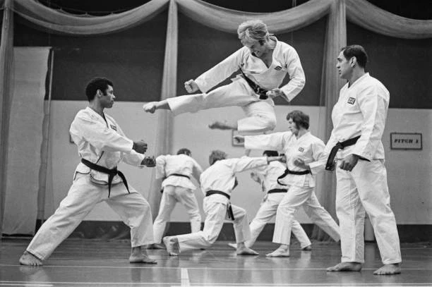 DAVID 'TICKY' DONOVAN coaches the British karate team 1972 OLD PHOTO ...