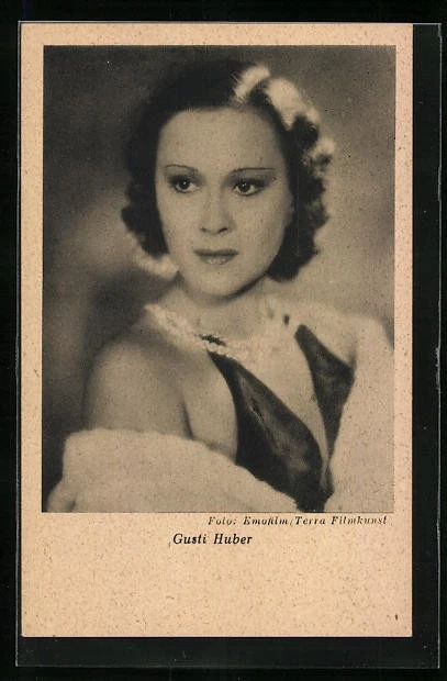 ATTRICE GUSTI HUBER in abito da sera e collana di perle, cartolina EUR ...