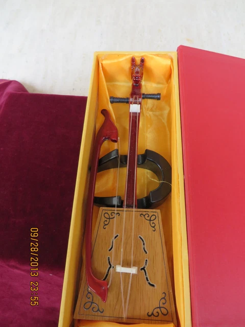 MUSIC INSTRUMENT SITAR for Display Wood Original Box 27cm High on the ...