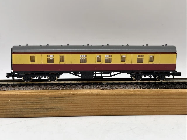 GRAFAR N GAUGE Red Cream Passenger Carriage Coach W80657 0775 Mk1 M57 ...