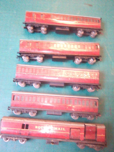HORNBY DUBLO 3 Rail Suburban Coaches X4 Royal Mail X1 Read Description ...