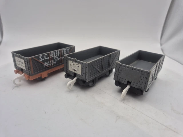 TOMY TRACKMASTER THOMAS the tank engine SCRUFFY+ troublesome trucks x 3 ...