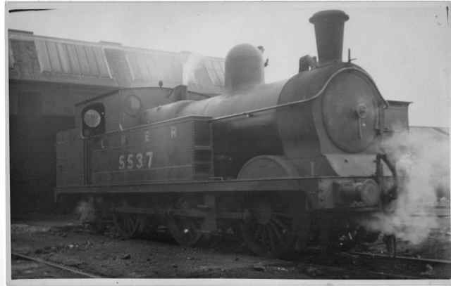 RAIL PHOTO GCR LNER 062t N5 5537 Unknown shed £2.39 - PicClick UK
