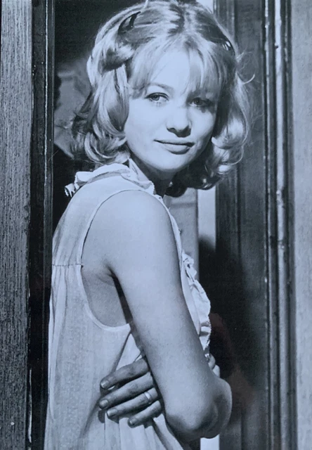 JUDY GEESON FILM ACTRESS (HAMMER HORROR) UNSIGNED PHOTO PRINT 10cm x ...