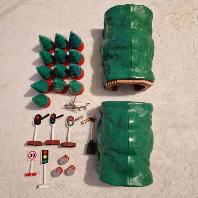 TOMY TRACKMASTER THOMAS The Tank Engine Trees Signals Bundle ...
