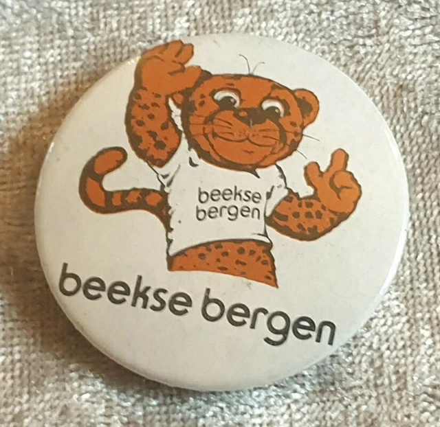 BEEKSE BERGEN SAFARI Holiday Park Resort Pin Badge Button Retro Vintage ...