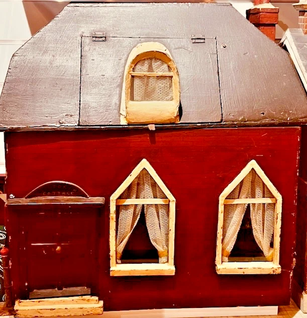 ANTIQUE (MID 19TH Century) Carpenter (Daddy?) Made Dolls House Original ...