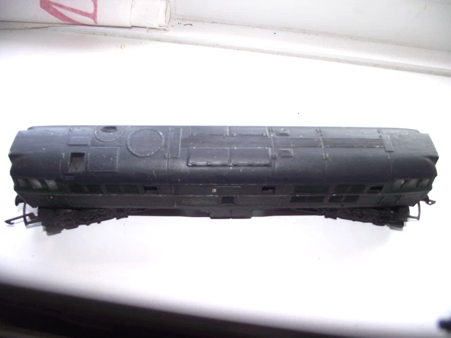 TRIANG 00 GAUGE Class 31 Diesel Electric Loco D5572 BR Green Livery ...