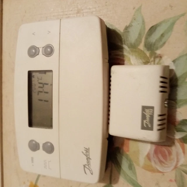 DANFOSS TP7000A7DAY PROGRAMMABLE Room Thermostat 087N740100 and T52 ...