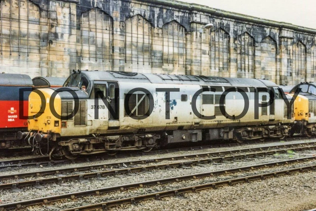 UK DIESEL TRAIN Railway Photograph Of Class 37 37678. Loco. Rm37-1627 £ ...