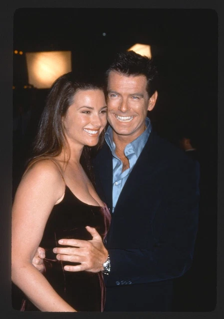 1999 PIERCE BROSNAN & KEELY SHAYE SMITH Candide original 35 mm ...