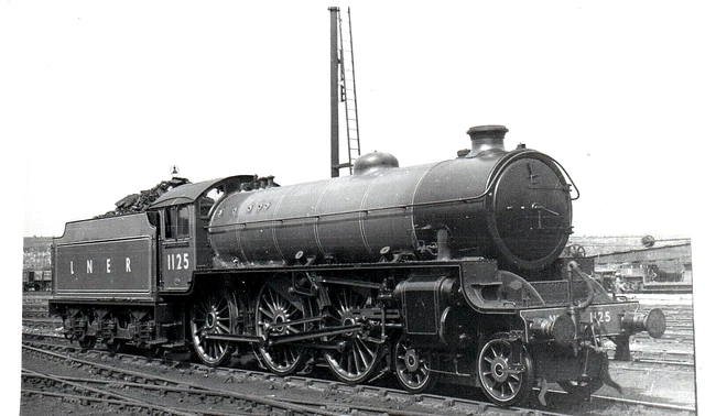 EX LNER CLASS B1 4-6-0 No 61125 at DONCASTER MPD c1950 R/PHOTO £1.50 ...