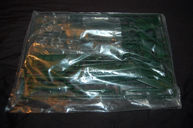 REVELL 1/72 SCALE McDonnell Douglas RF-4E Phantom II Model kit (Plastic ...