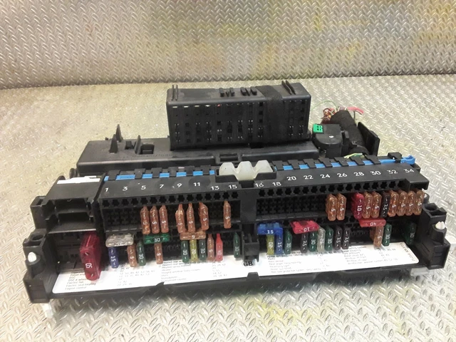 BMW E46 FUSE BOX RELAY BOARD for 3 SERIES E46 FUSEBOX GENUINE OEM ...