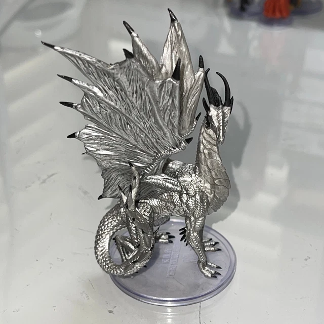 PATHFINDER D&D MINIATURES C Rusty Dragon Inn LARGE SILVER DRAGON #41 £ ...