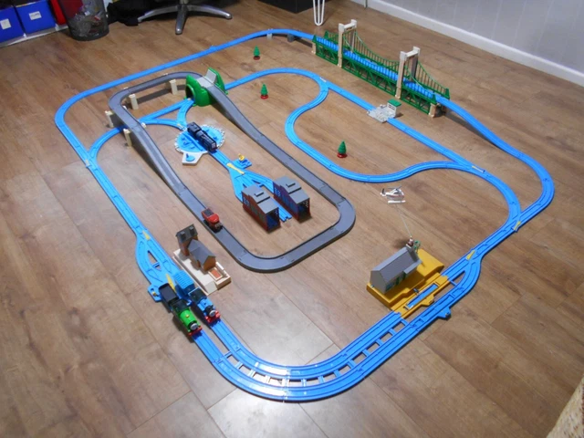 TOMY TRACKMASTER THOMAS the tank engine train set trains stations large ...