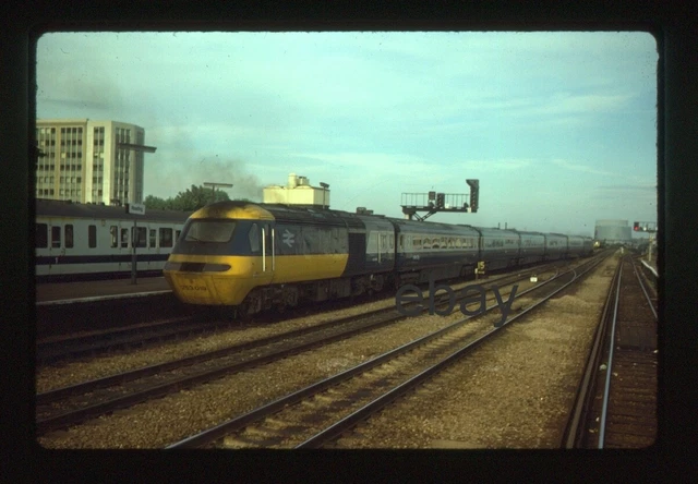 ORIGINAL 35MM SLIDE - Class 43 / HST - 253-019 at Reading station - 7. ...