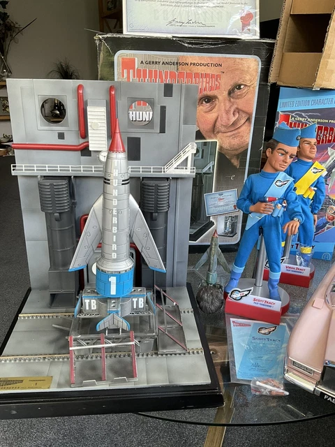THUNDERBIRD 1 GERRY Anderson Signed Iconic Replicas Launch Bay Diorama ...
