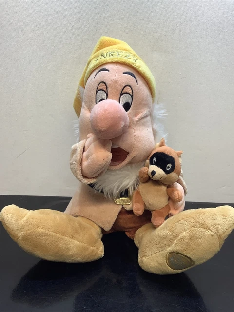 DISNEY STORE SNOW White & 7 Dwarfs Sneezy Plush Teddy Soft Toy Holding ...