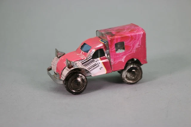 ZT1324 VOITURE ARTISANALE art malgache 8x3 cm Madagascar Tananarive ...