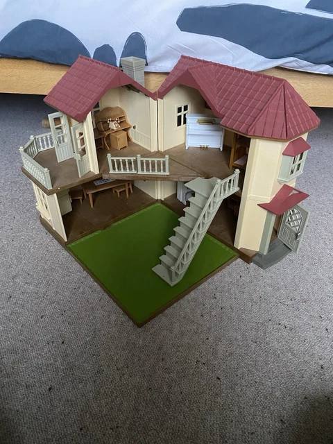 SYLVANIAN FAMILIES/CALICO CRITTERS house with furniture and Families! £ ...