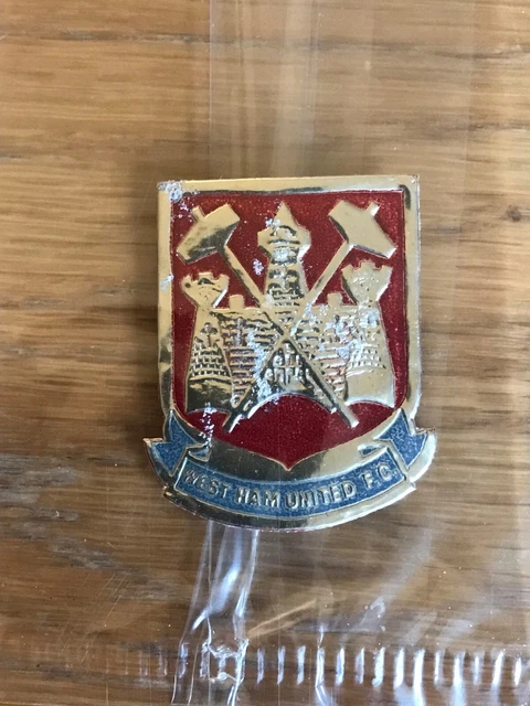 WEST HAM UNITED F.c. Unused Esso Club Badge 1971 £1.99 - PicClick UK