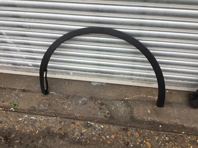 TESLA MODEL Y Nearside Front Wheel Arch Moulding 1683859-00-A 1 Fixing ...