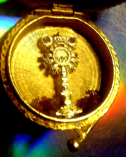 HOLY BLESS SUBSTANCE monk magic relic gold Monstrance w golden circle ...