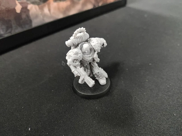 GAMES WORKSHOP WARHAMMER 40k Endryd Haar the Riven Hound boucliers ...