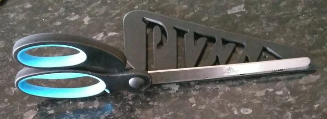 CHICAGO TOWN PIZZA Scissors Easy Way To Cut Slices of Pizza used once ...