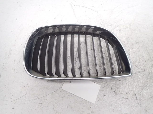 GRILLE DE CALANDRE GAUCHE 51137077129 BMW SERIE 1 E87 phase 1 (05/2004 ...